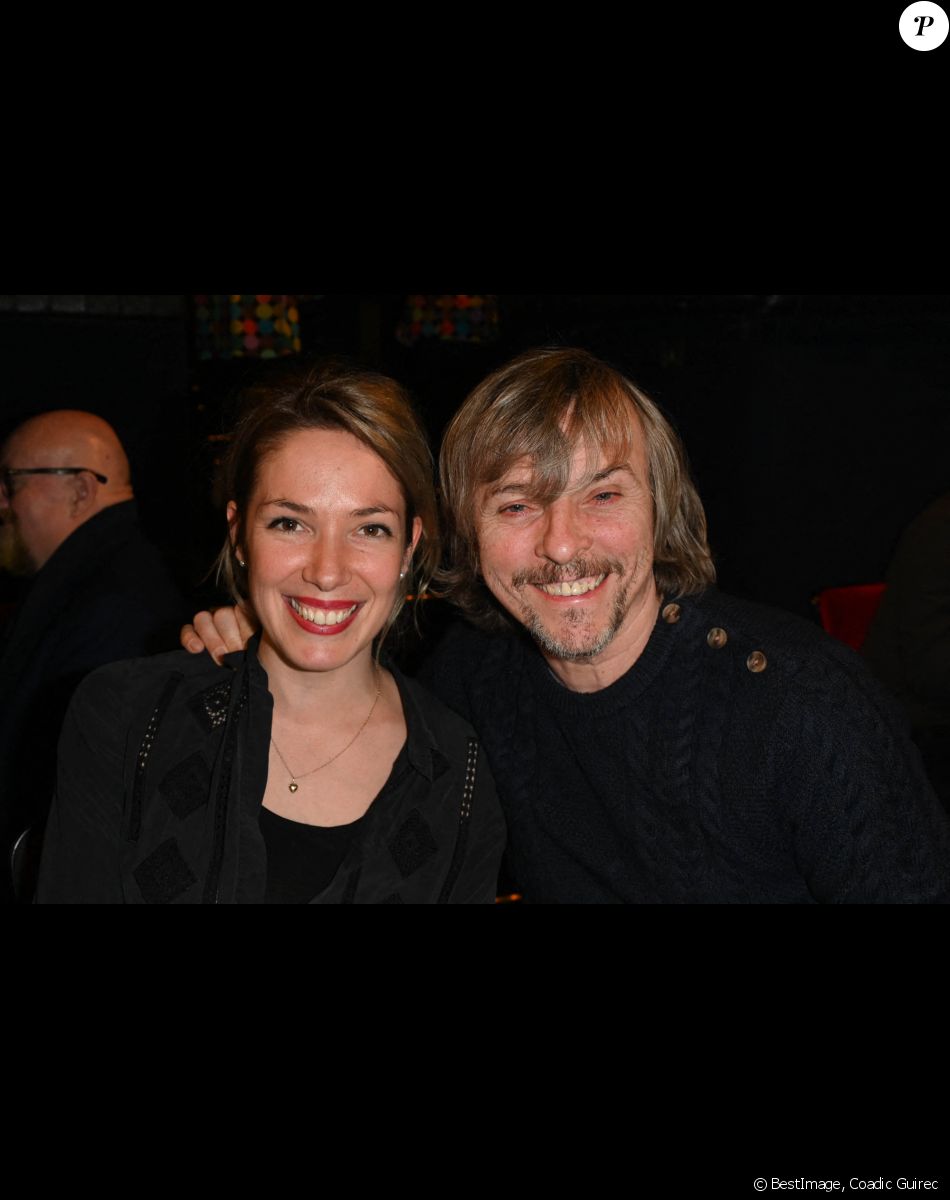 Carole Bouquet amoureuse : doux baisers avec son compagnon Philippe ...