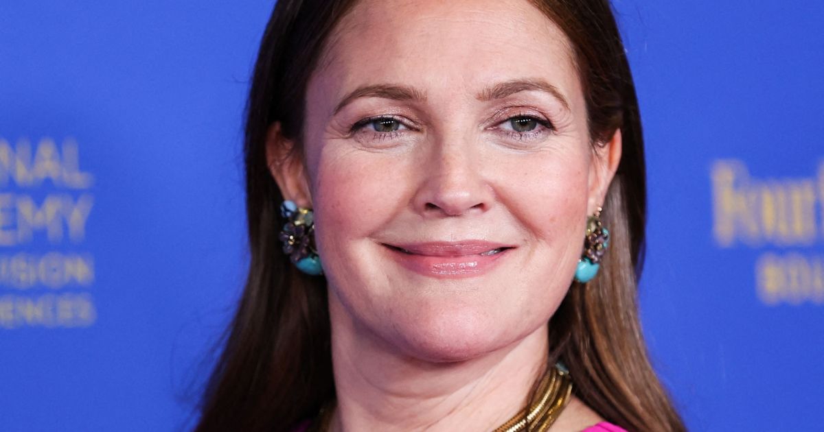 Drew Barrymore au photocall des 49th Annual Daytime Emmys à Pasadena ...