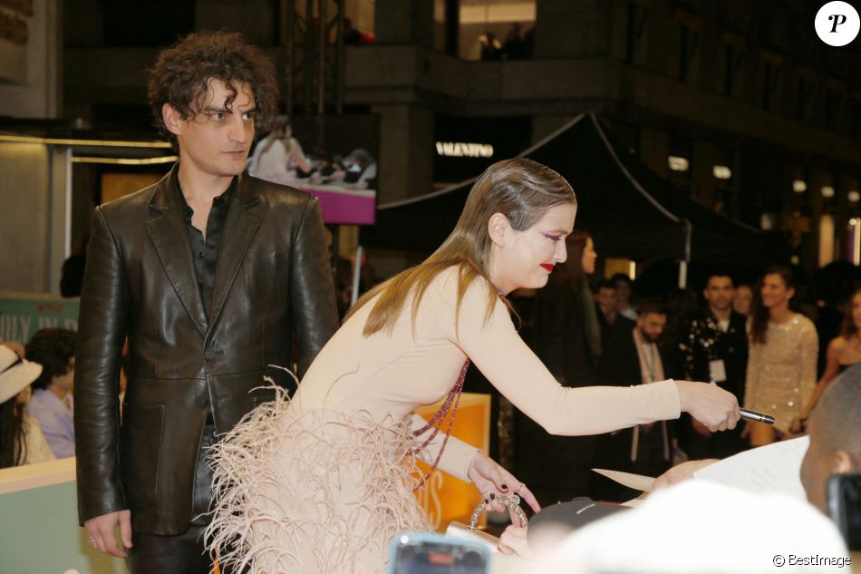 Camille Razat, Etienne Baret - Arrivées des people à l'avant-première ...