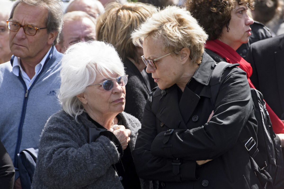 Photo : Muriel Robin et Catherine Lara - Obsèques de Maurane en l ...