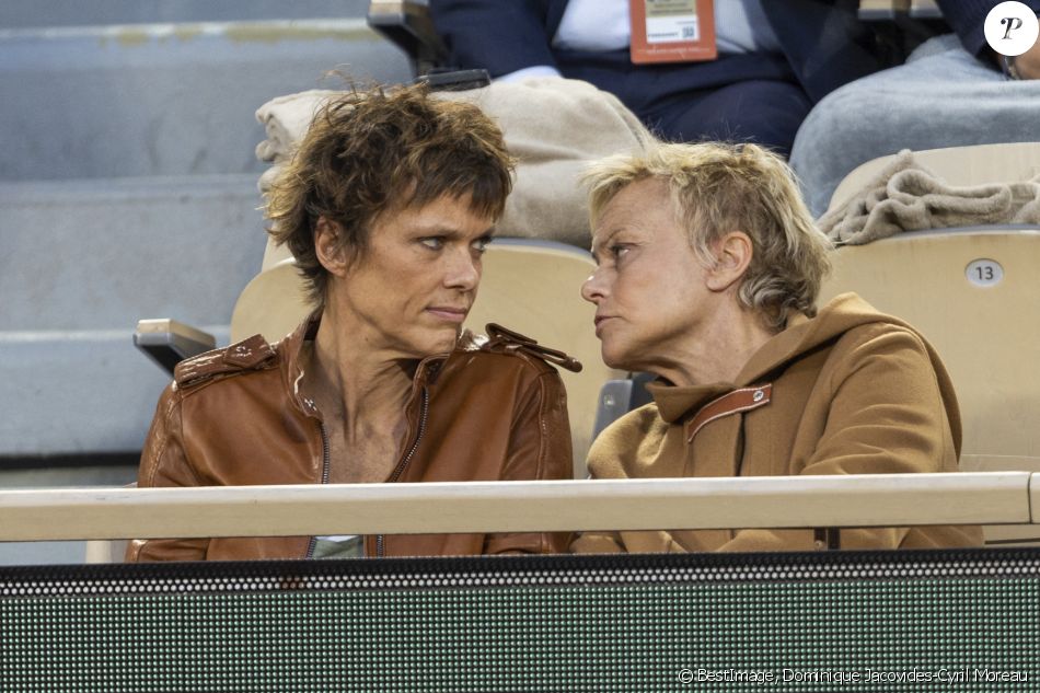 Muriel Robin et sa femme Anne Le Nen - Célébrités dans les tribunes des ...