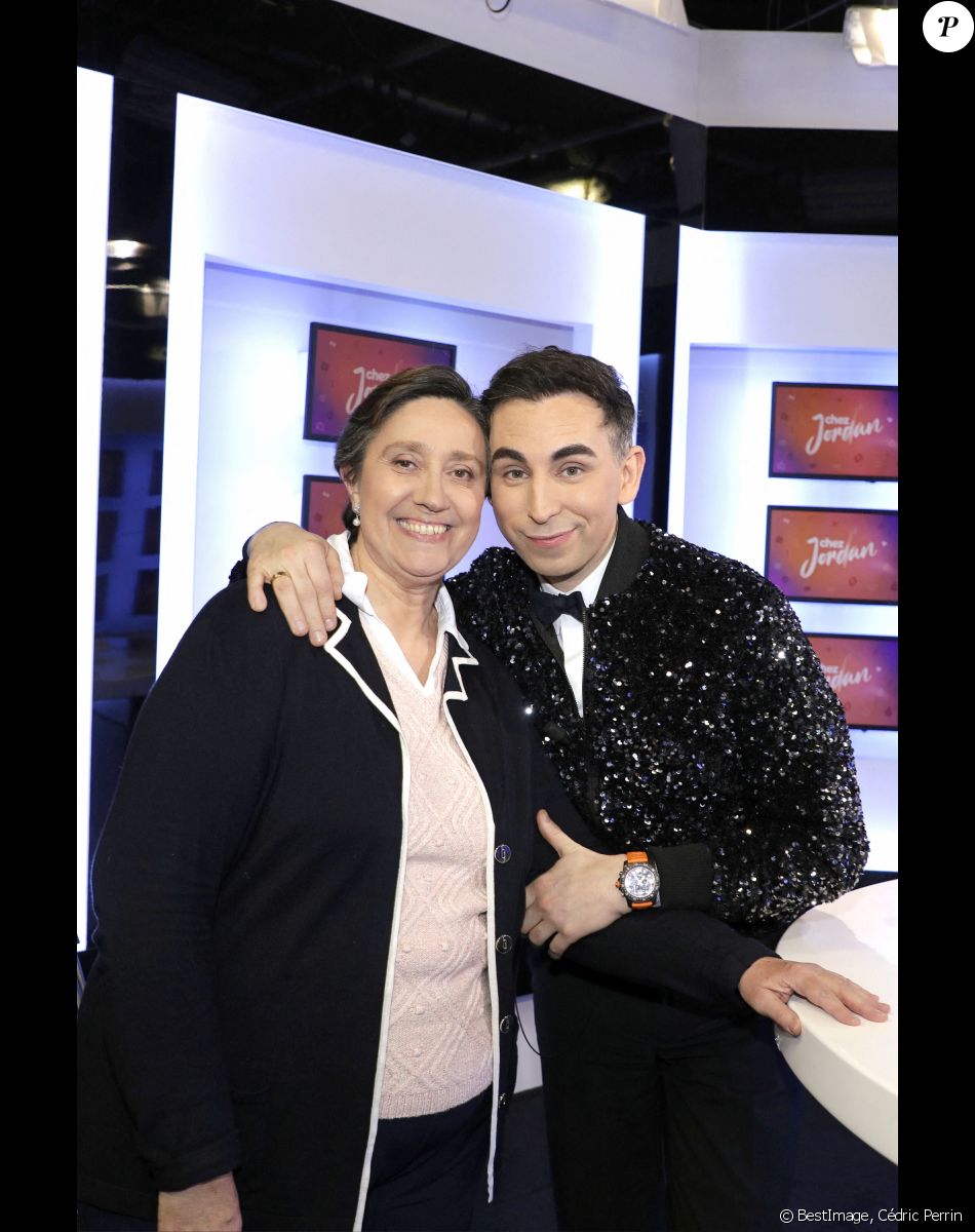 TPMP : Une chroniqueuse en couple "très longtemps" avec un acteur connu ...