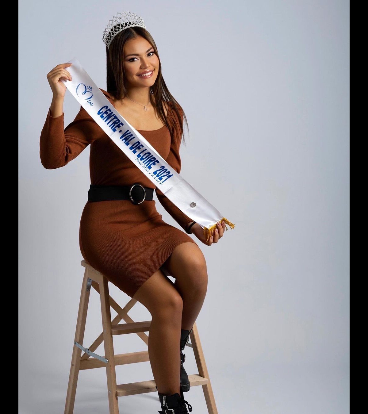 Photo : Jade Lange, Miss Centre Val-de-Loire 2021, prend la pose sur ...