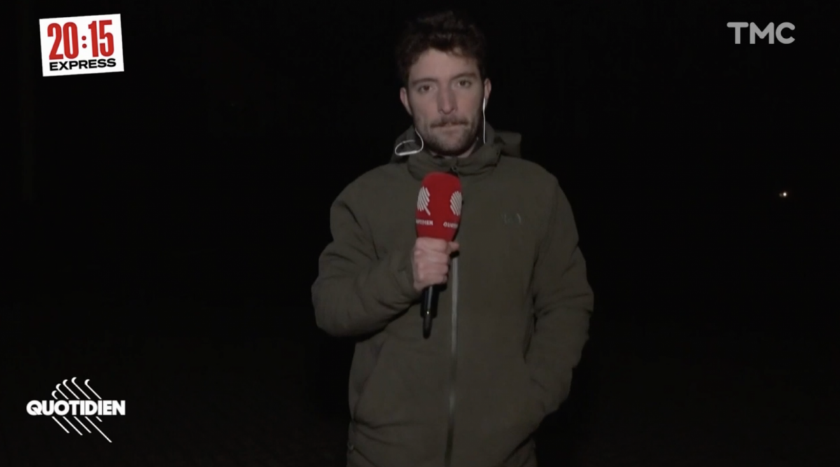 Photo : Les journalistes de "Quotidien" surpris par une violente ...