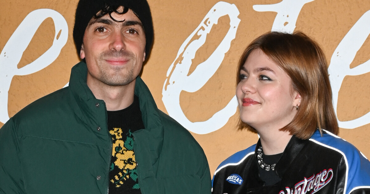 Louane stylée en veste de biker : look remarqué avec son compagnon ...
