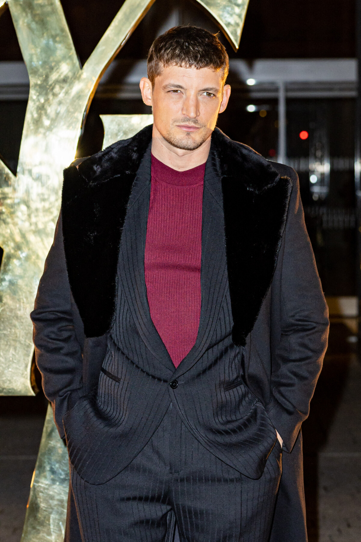 Photo : Niels Schneider - Défilé Saint Laurent Homme Automne-Hiver 2023 ...