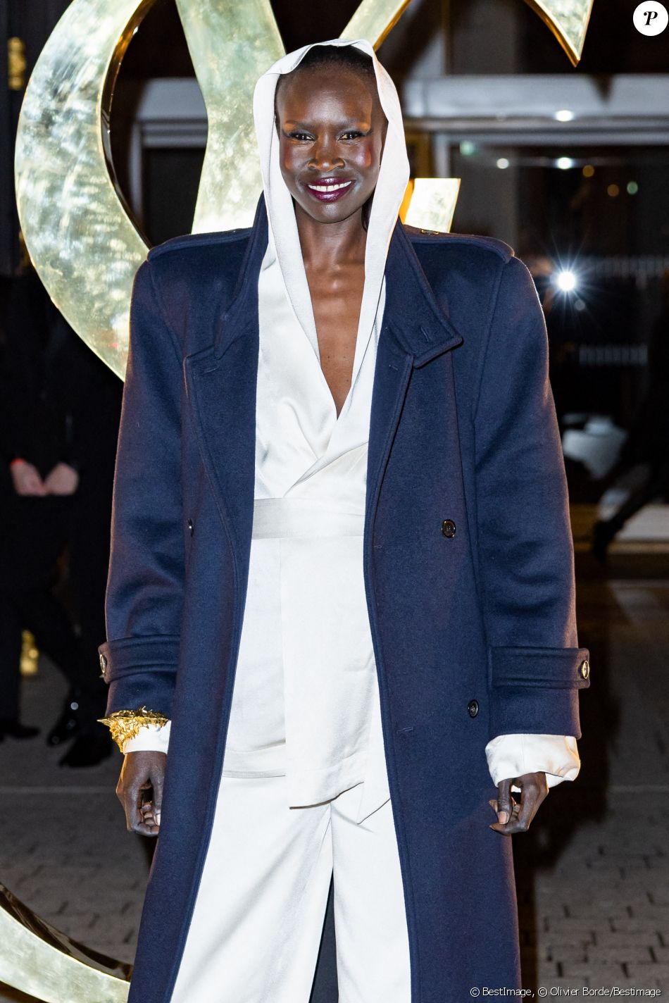 Alek Wek - Défilé Saint Laurent Homme Automne-Hiver 2023-2024 lors de ...