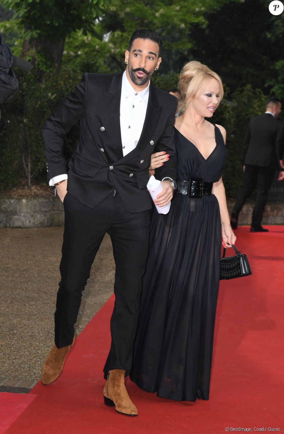 Adil Rami et sa compagne Pamela Anderson arrivent à la 28ème cérémonie ...