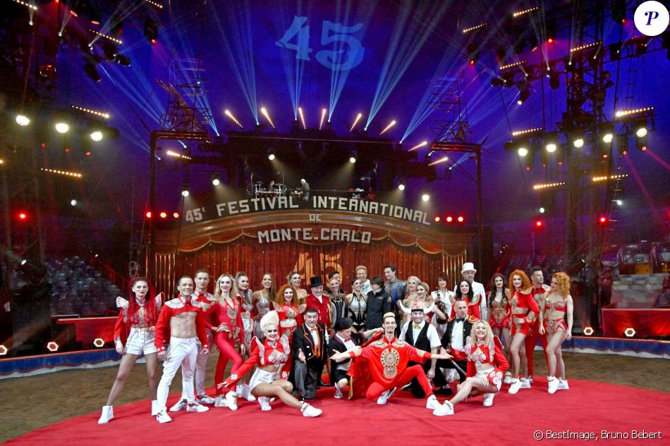 La princesse Stéphanie de Monaco a posé entourée par Elisa Cussadie et ...