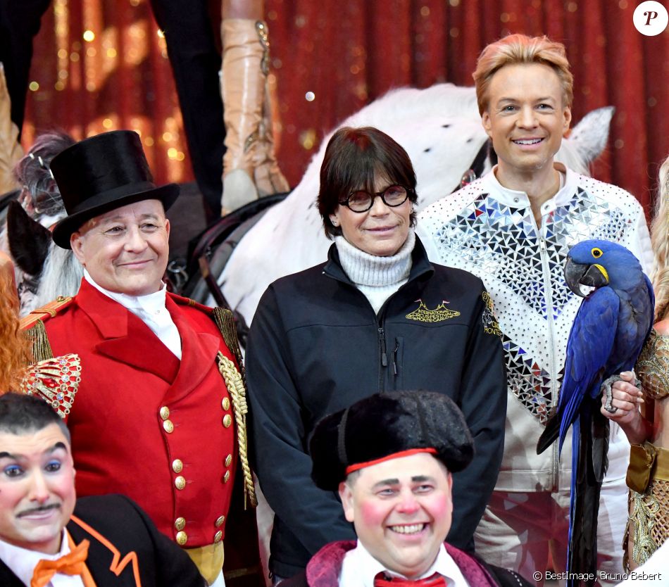 La princesse Stéphanie de Monaco a posé entourée par Elisa Cussadie et ...