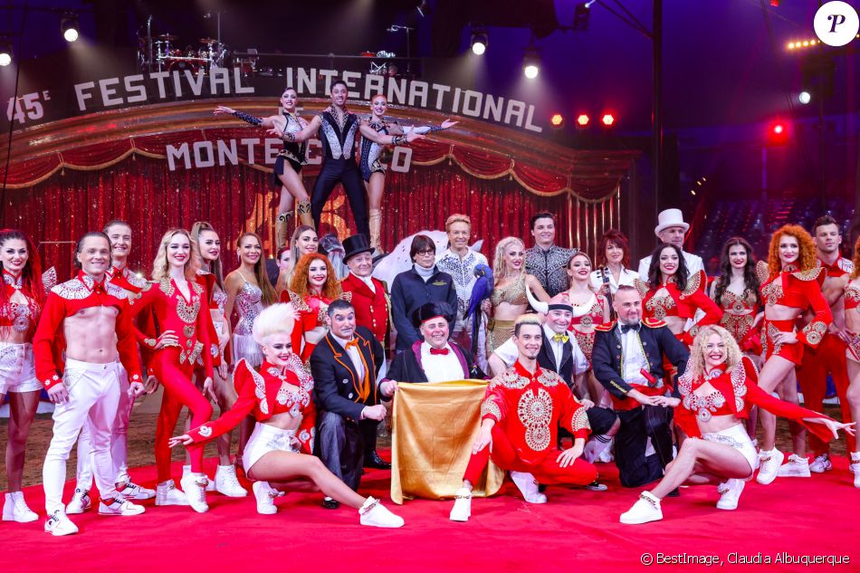 La princesse Stéphanie de Monaco a posé entourée par Elisa Cussadie et ...