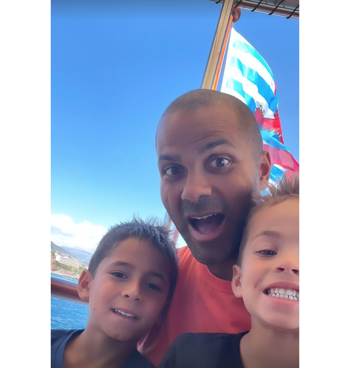 Photo : Tony Parker s'éclate en vacances avec ses fils Liam et Josh ...