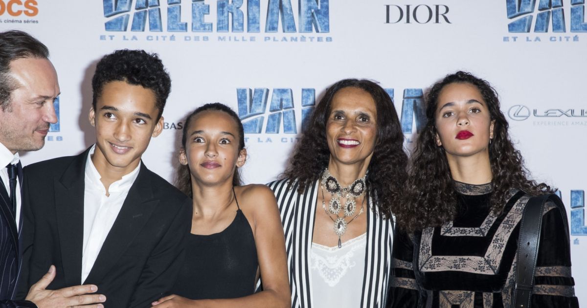 Vincent Perez avec sa femme Karine Silla et leurs enfants Iman, Tess et ...