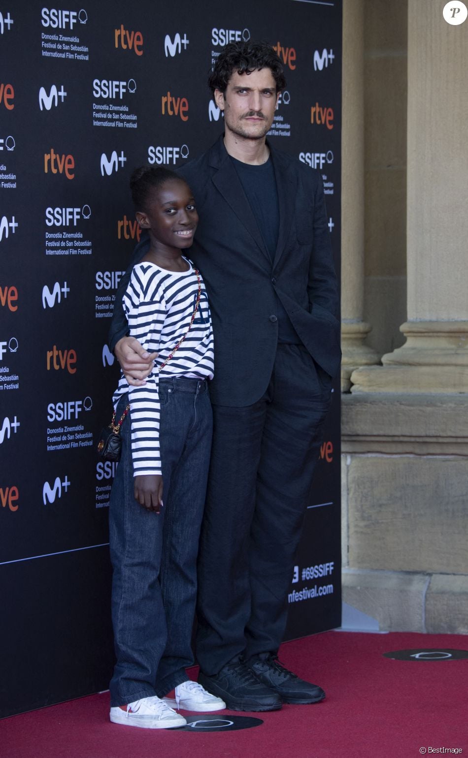 Louis Garrel et sa fille Oumy (Céline) - Première du film La croisade ...