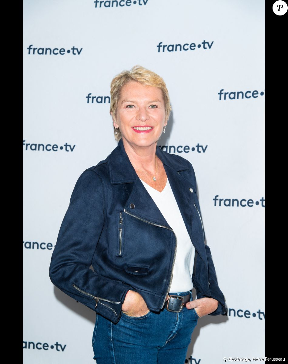 Élise Lucet : Sa très discrète soeur Sophie ne lui ressemble pas du ...