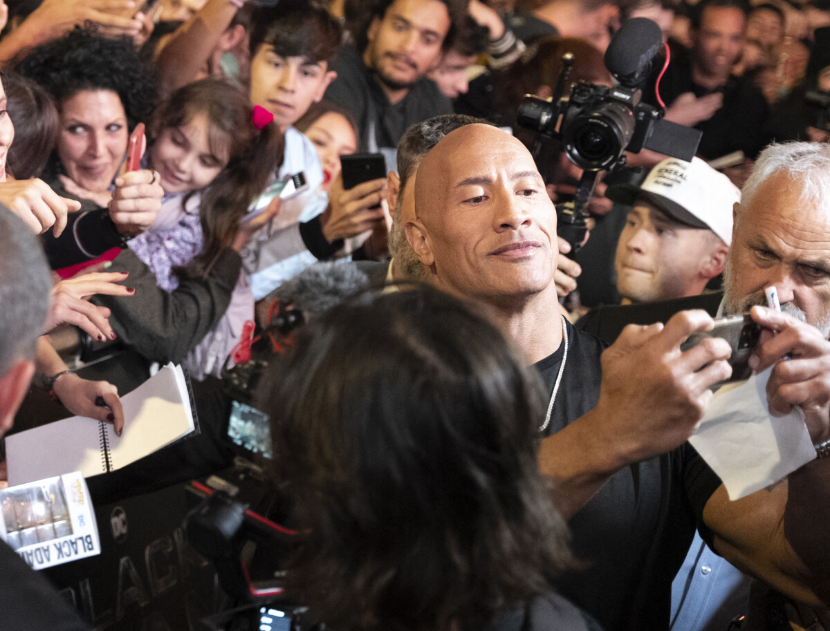 Photo : Dwayne Johnson à la première de "Black Adam" à Madrid le 19 ...