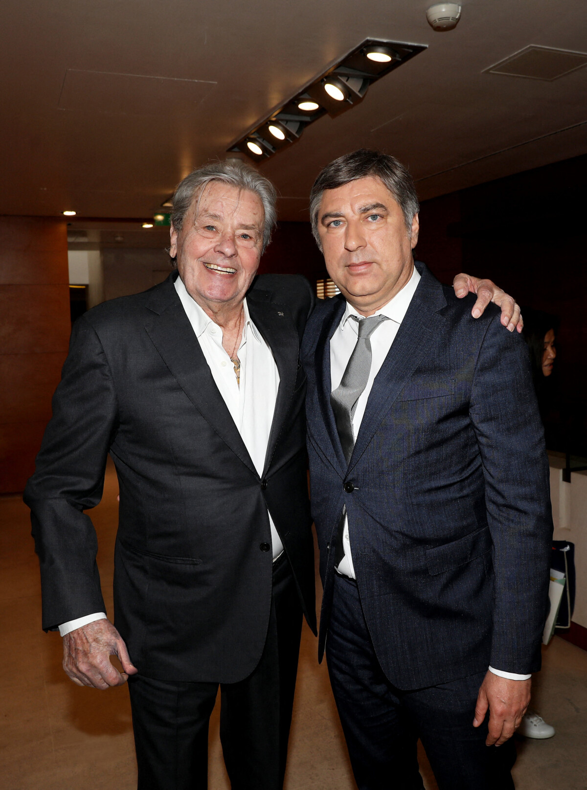 Photo : Exclusif - Alain Delon lors d'un tournage avec Cyril.Viguier ... Photo : Exclusif - Alain Delon lors d'un tournage avec Cyril.Viguier ...