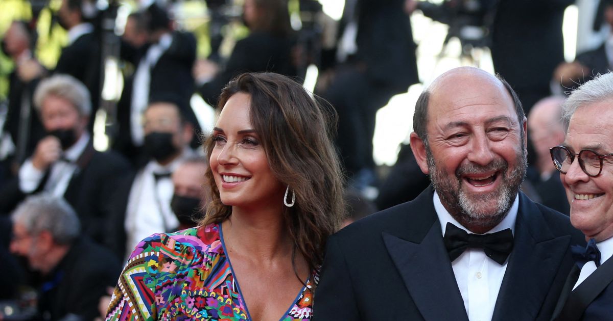 Kad Merad et sa compagne Julia Vignali - Montée des marches du film OSS ...