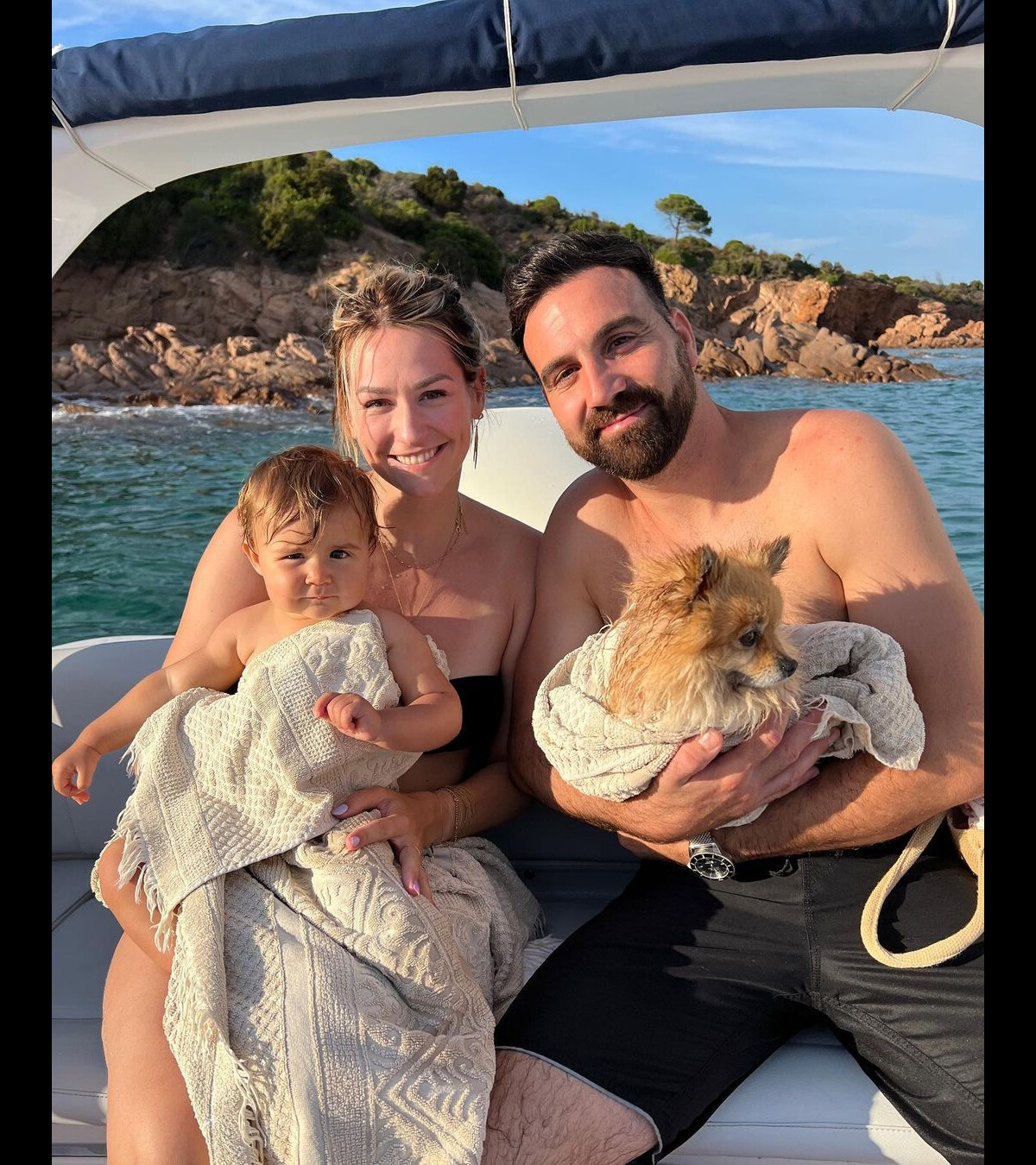 Photo : Laure et Matthieu de "Mariés au premier regard" en vacances en Corse avec Lya - Purepeople