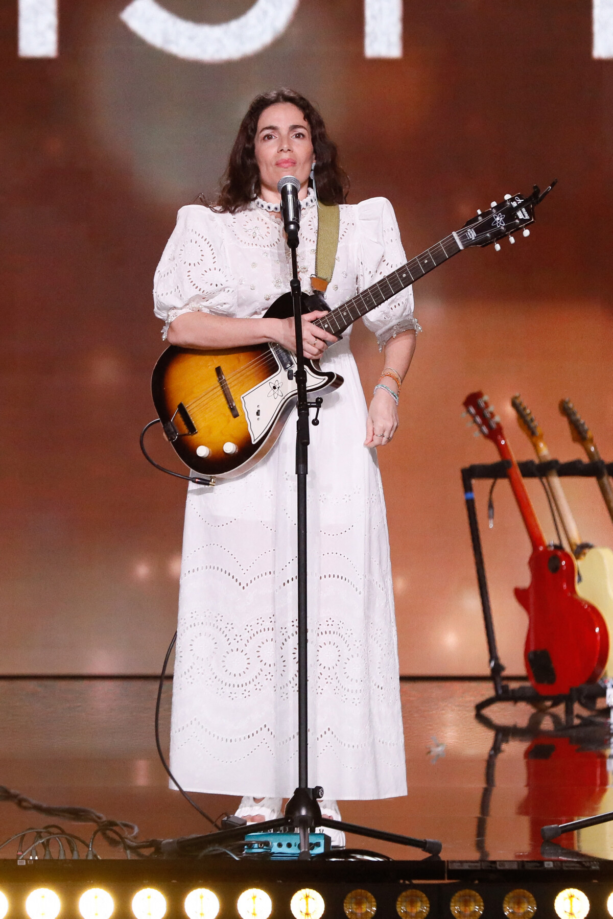 Photo : Exclusif - Yael Naim chante "Hallelujah" lors de l'émission "Unis face au séisme" à l ...