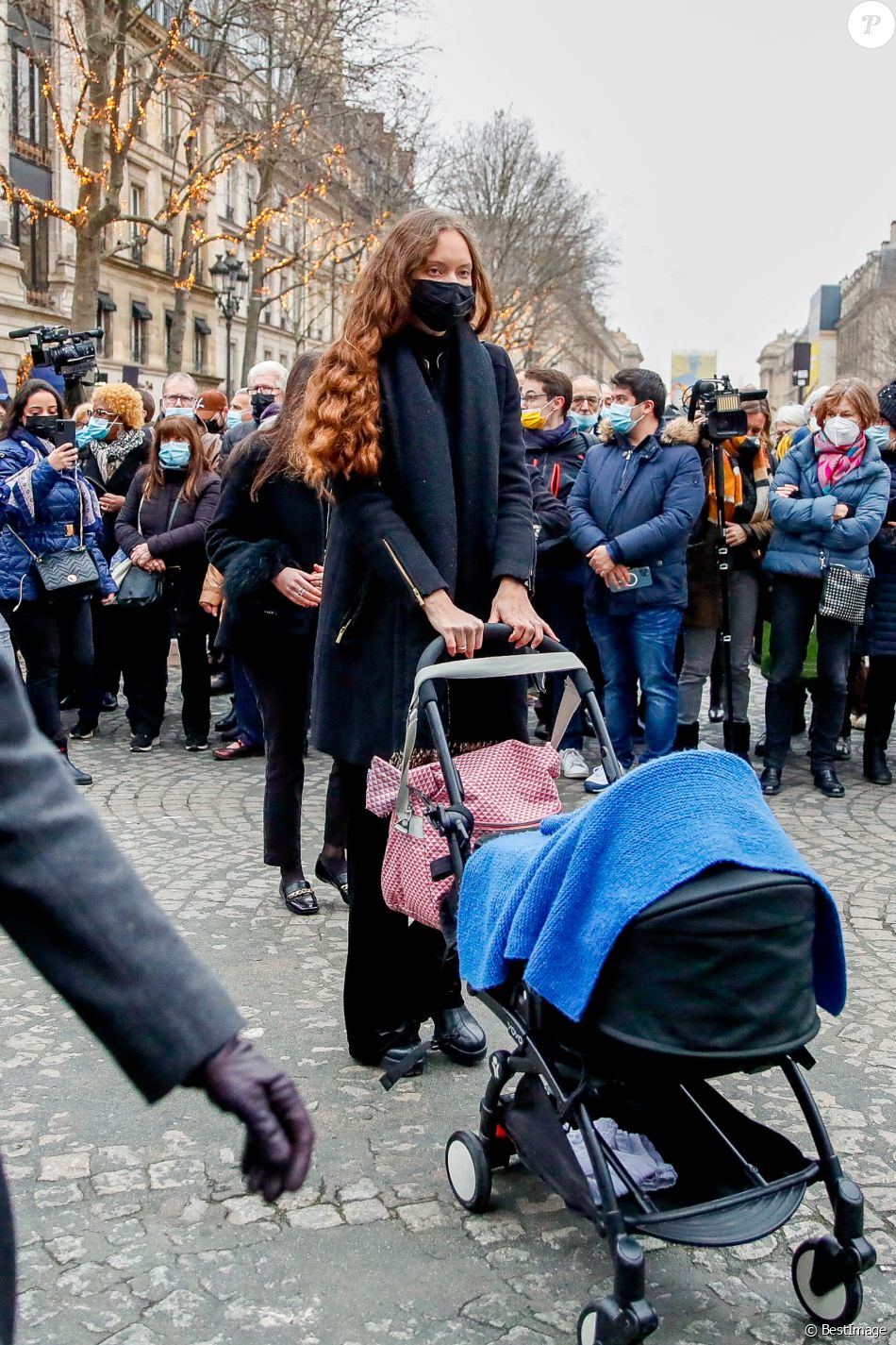 Sasha (Fille d'Igor) et son bébé - Arrivées à la messe en hommage aux ...