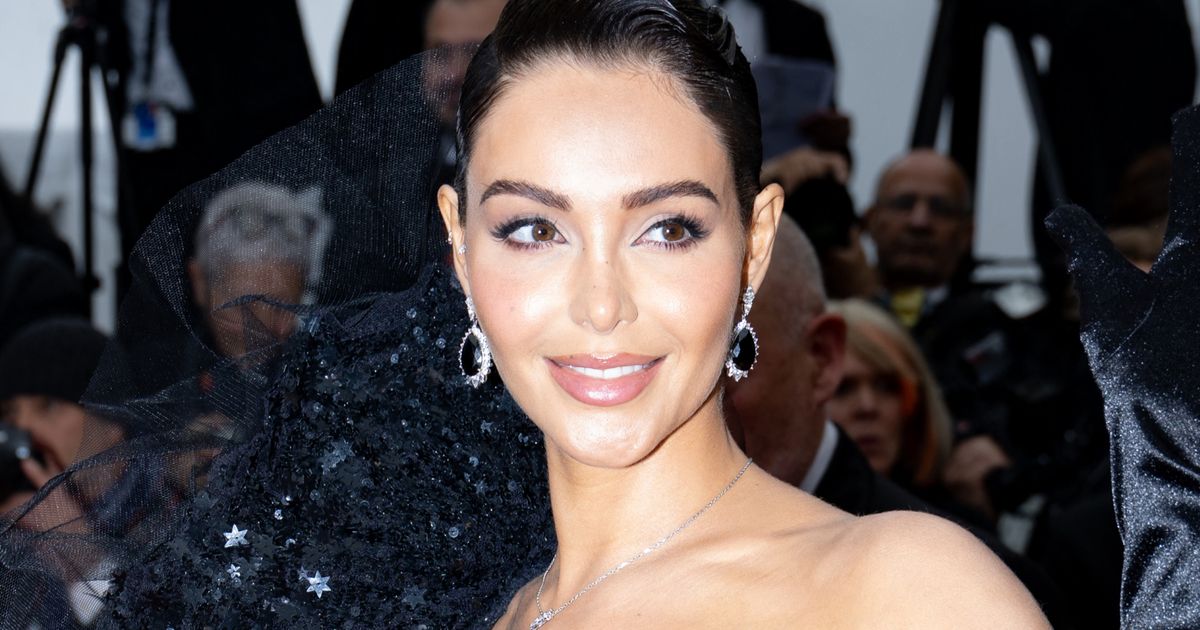Nabilla à Cannes avec son mari Thomas : sa poitrine opulente mise en ...
