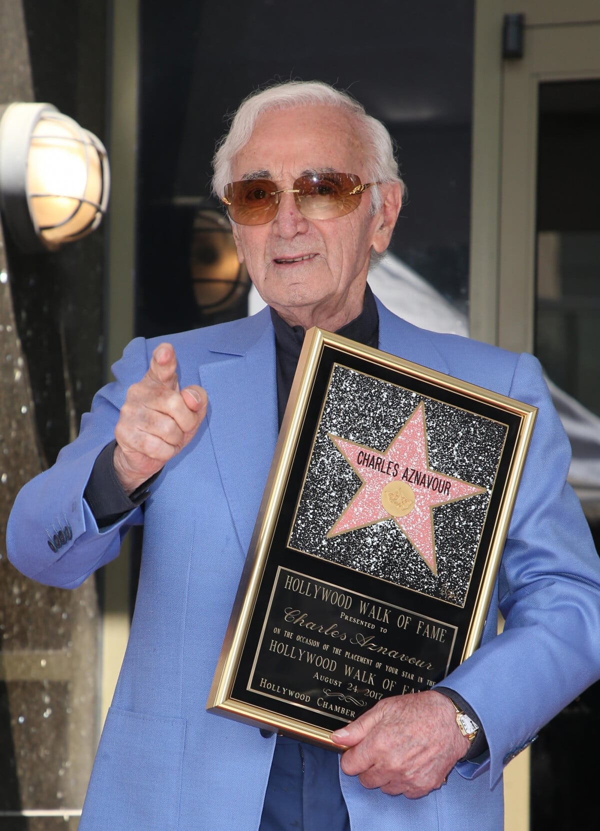Photo : Charles Aznavour reçoit son étoile sur le Hollywood Walk of ...