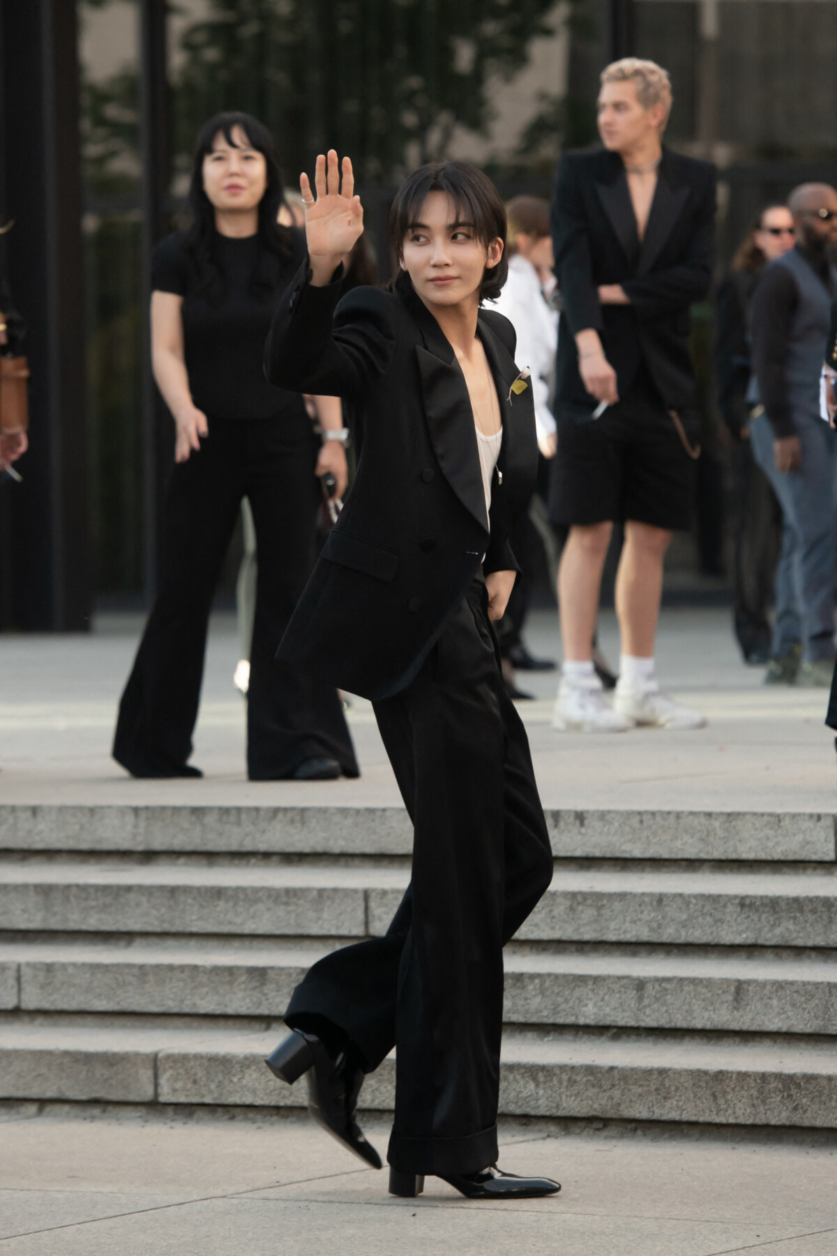 Photo : Yoon Jeong-han au défilé Summer 2024 Saint-Laurent intitulé ...