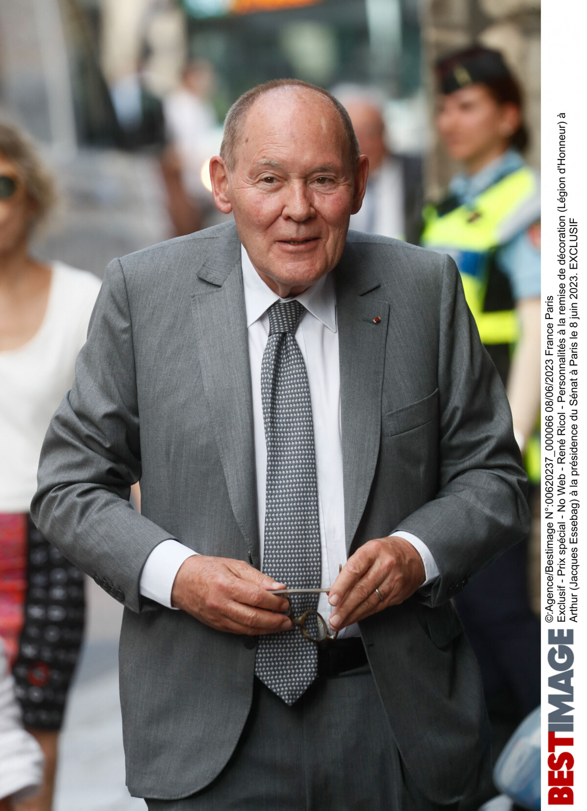 Photo : Exclusif - René Ricol - Personnalités à la remise de décoration ...