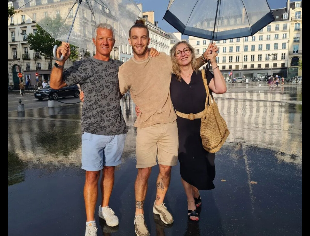 Photo : Emanuel (MAPR7) et ses parents, cliché relayé sur Instagram ...