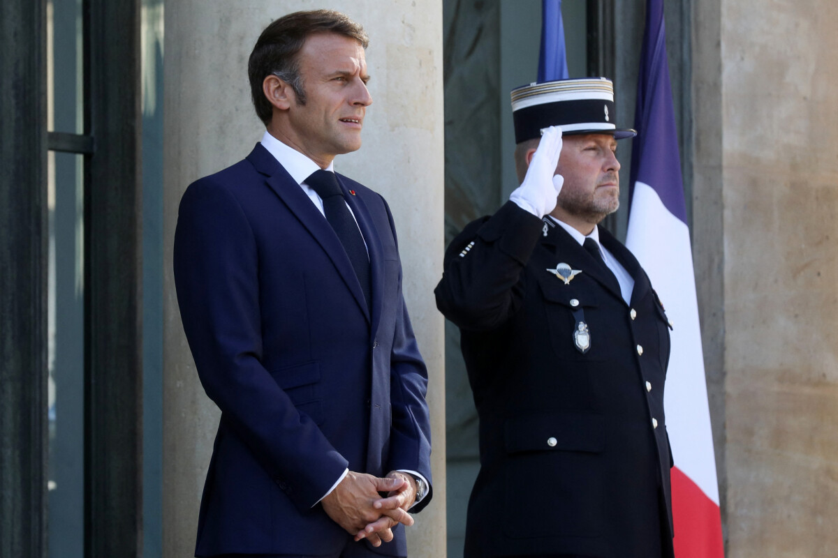 Photo : Le président Emmanuel Macron accueille James Marape, Premier ... Photo : Le président Emmanuel Macron accueille James Marape, Premier ...