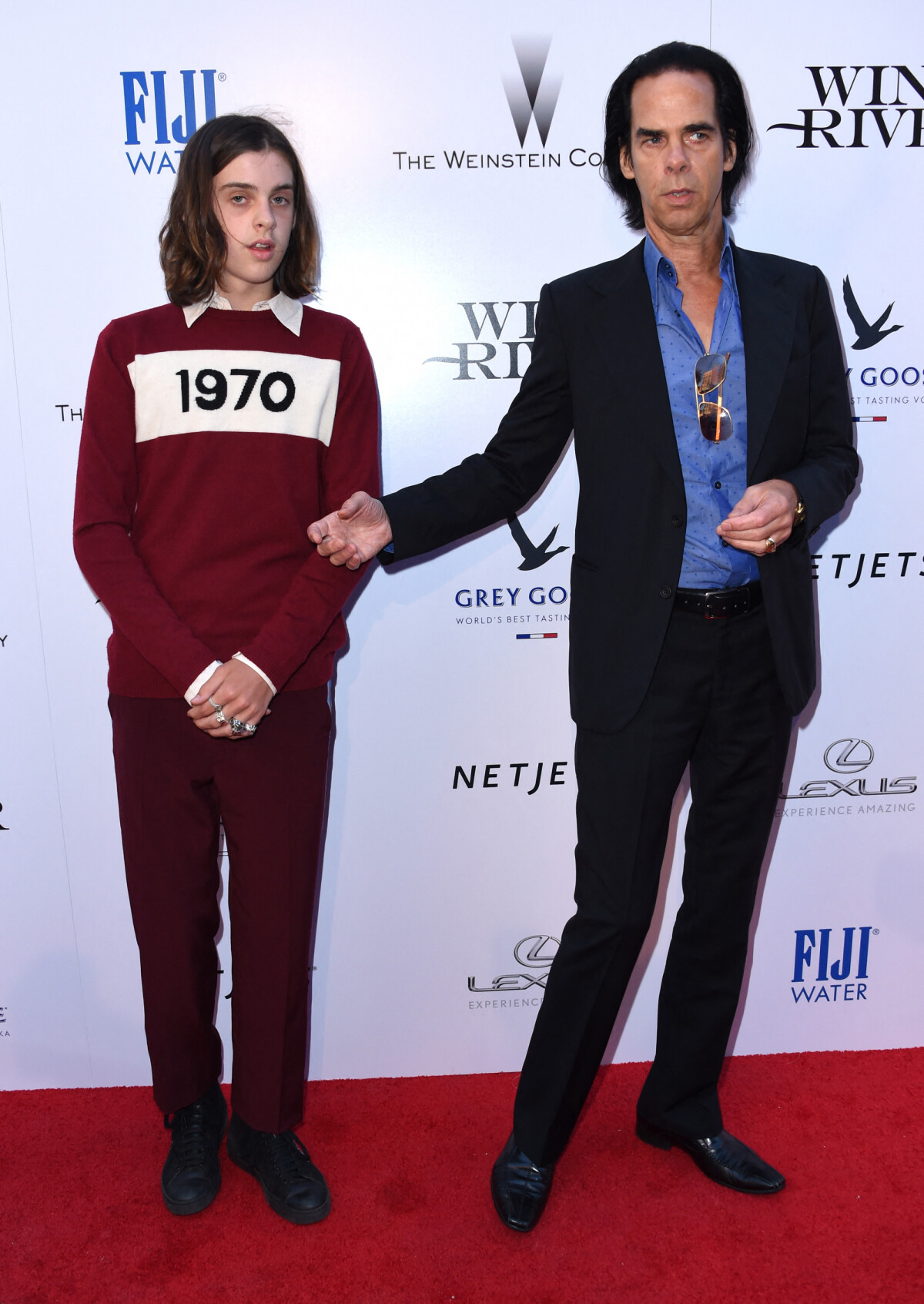 Photo : Nick Cave et son fils à la première de "Wind River" au théâtre ...