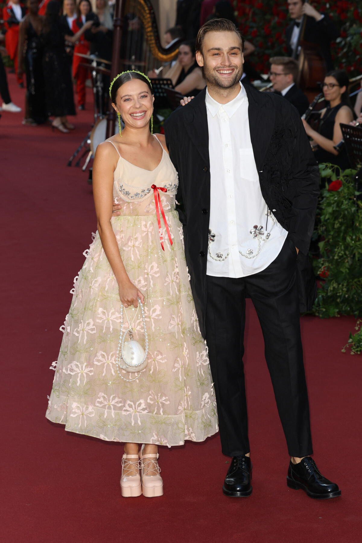 Photo : Bel Powley, Douglas Booth - Tapis rouge du Vogue World Londres ...