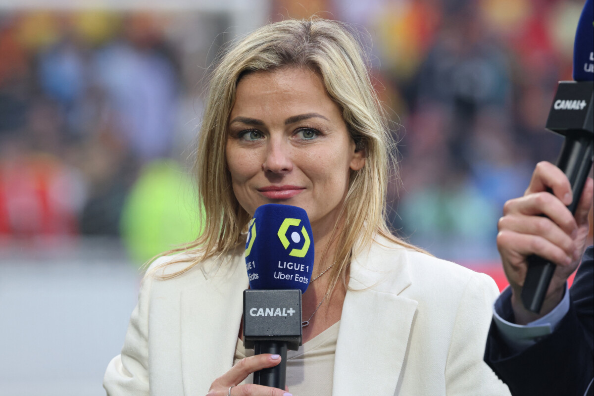 Photo : Laure Boulleau (Canal+) lors du match RC Lens - Olympique de ... Photo : Laure Boulleau (Canal+) lors du match RC Lens - Olympique de ...