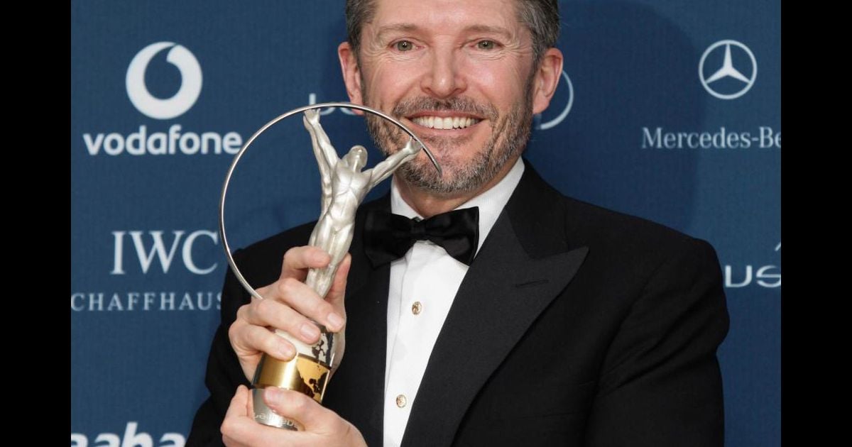 Nick Fry récompensé au nom de l'équipe Brawn Grand Prix lors de la ...