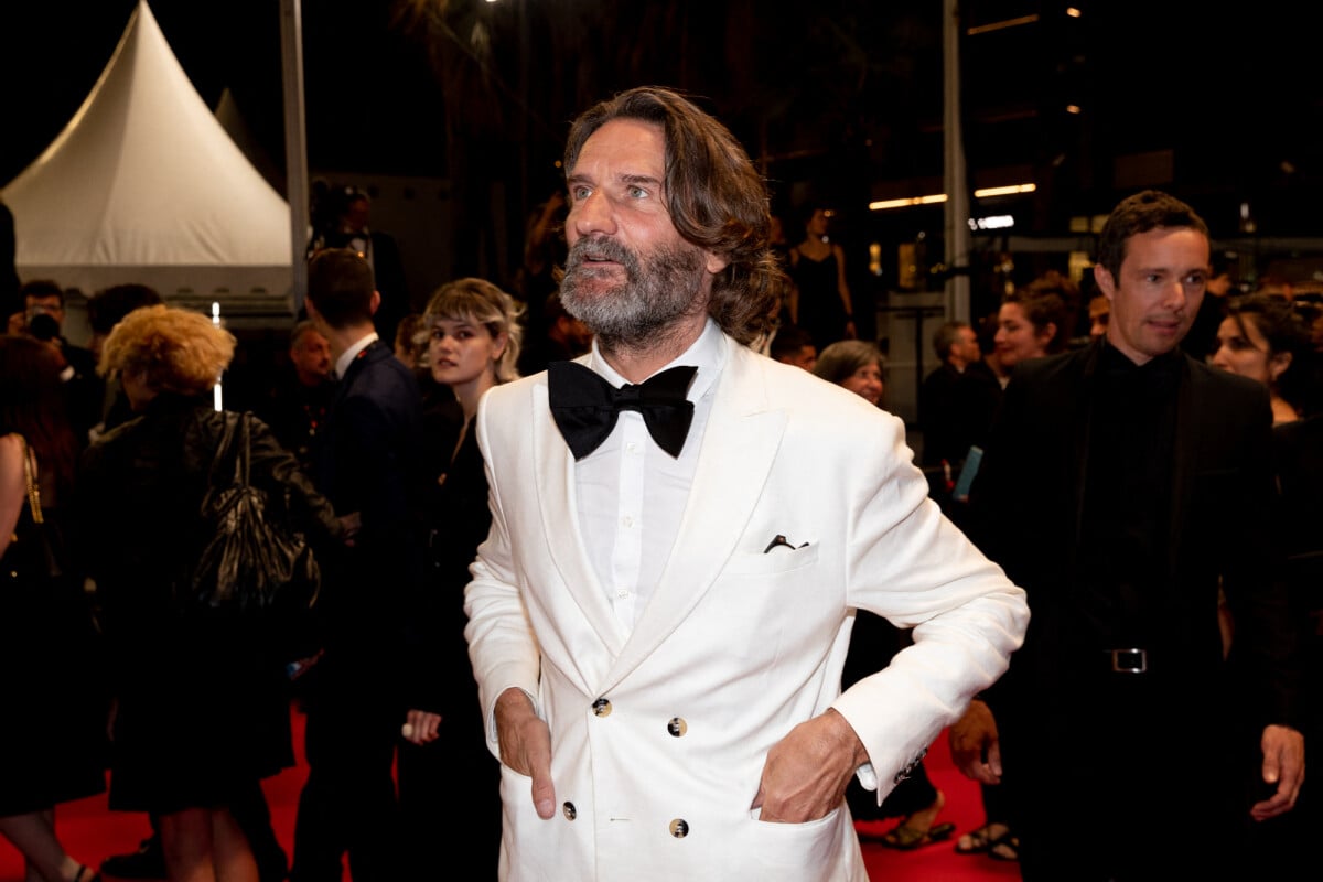 Photo : Frédéric Beigbeder - Montée des marches du film "Novembre" lors ...
