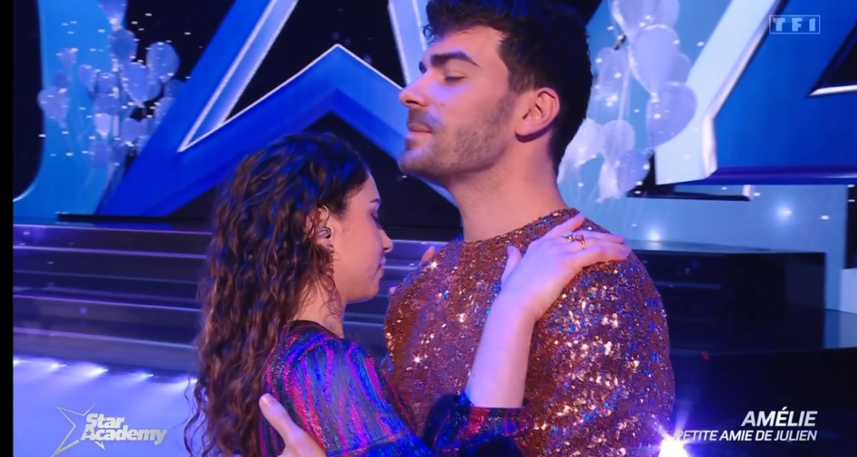 Photo : Sa compagne lui a fait la surprise de venir sur le prime Julien ...