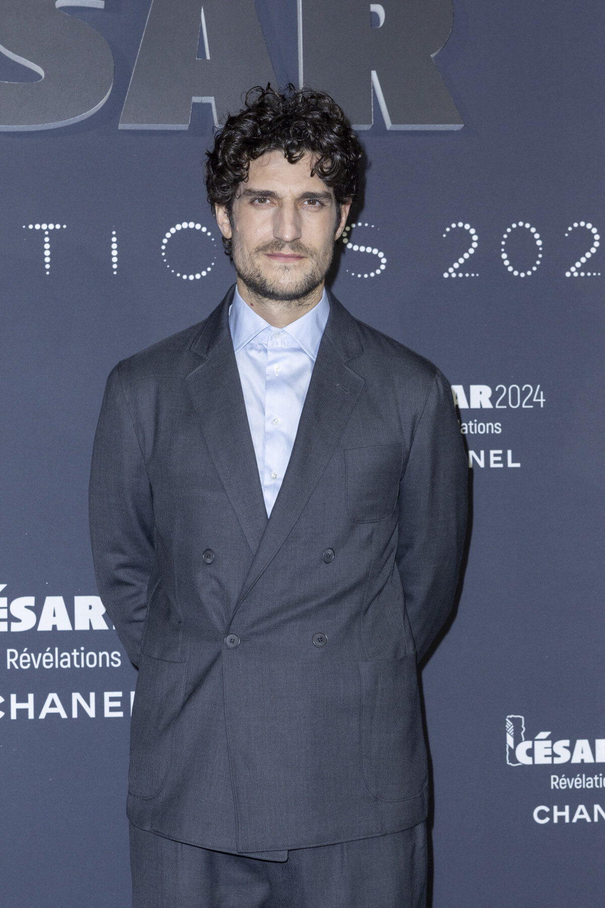 Photo : Louis Garrel au photocall du dîner César Révélations 2024 à L ...
