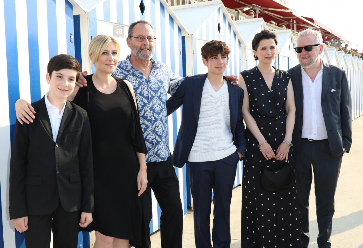 Photo : Ethan Hunsinger, Amanda Sthers, Jean Reno, Leon Hesby, Marie ...
