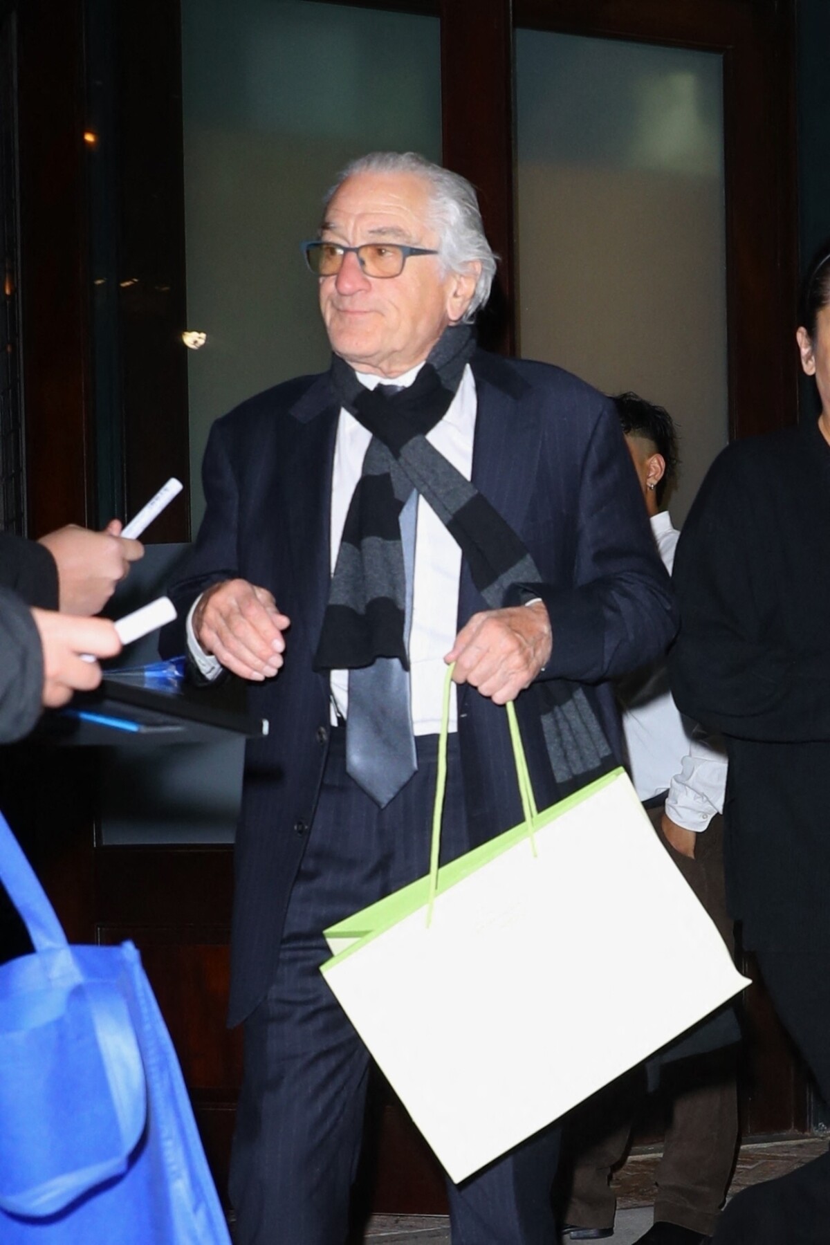 Photo : Il a d'ailleurs pour voisins l'écrivain Marc Lévy et la légende ...