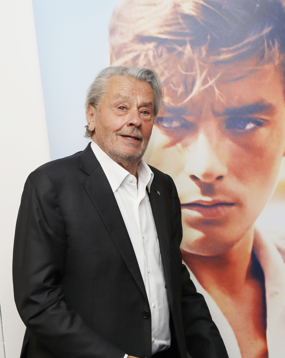 Photo : Que devient Alain Delon ? Exclusif - Alain Delon donne une ...