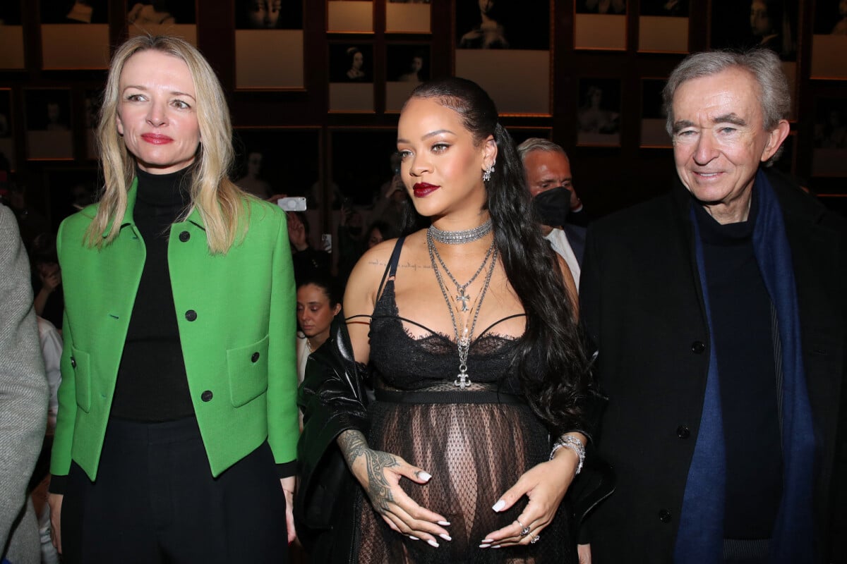 Photo : Delphine Arnault, Rihanna et Bernard Arnault - Défilé Dior Prêt ...