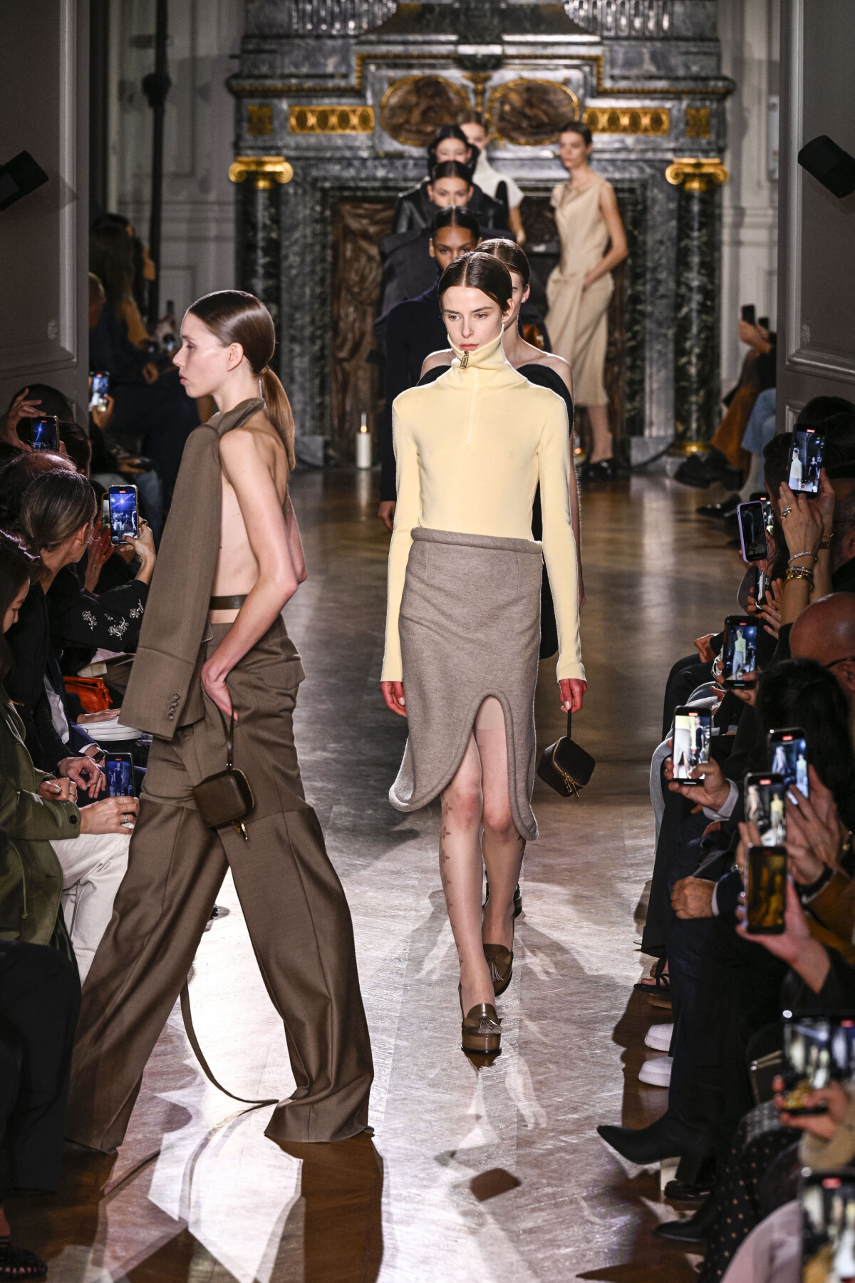 Photo : Défilé Victoria Beckham mode femme automne / hiver 2024-2025 ...