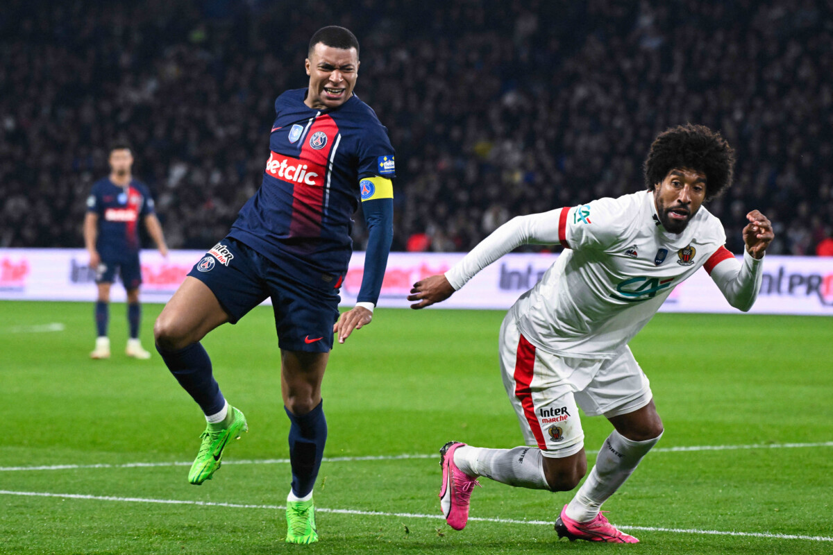 Photo : Kylian Mbappé ( 7 - PSG ) et DANTE Costa ( 4 - Nice ) lors du ...