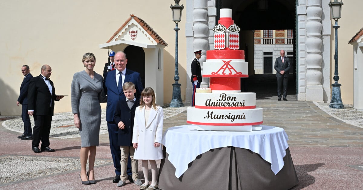 PHOTOS Albert de Monaco fête ses 66 ans : doux baiser à sa femme ...