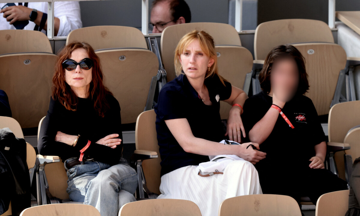Photo : Isabelle Huppert avec sa fille Lolita Chammah et son petit fils ...