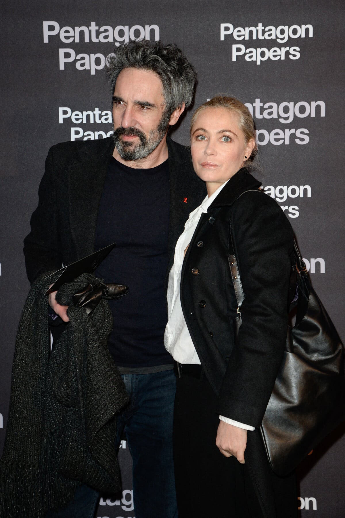 Photo : L'actrice était très chic. Emmanuelle Béart et son compagnon ...