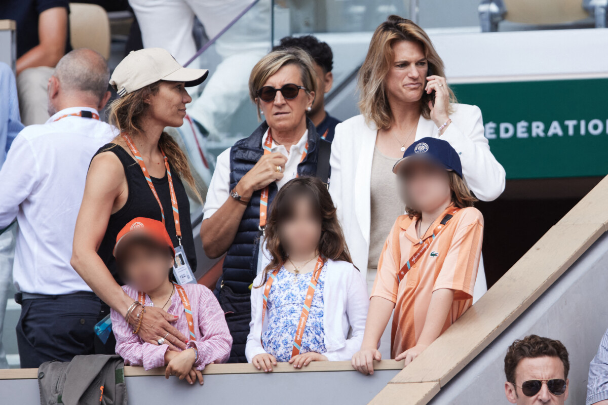 Photo : La directrice du tournoi, très occupée, a néanmoins trouvé le ...