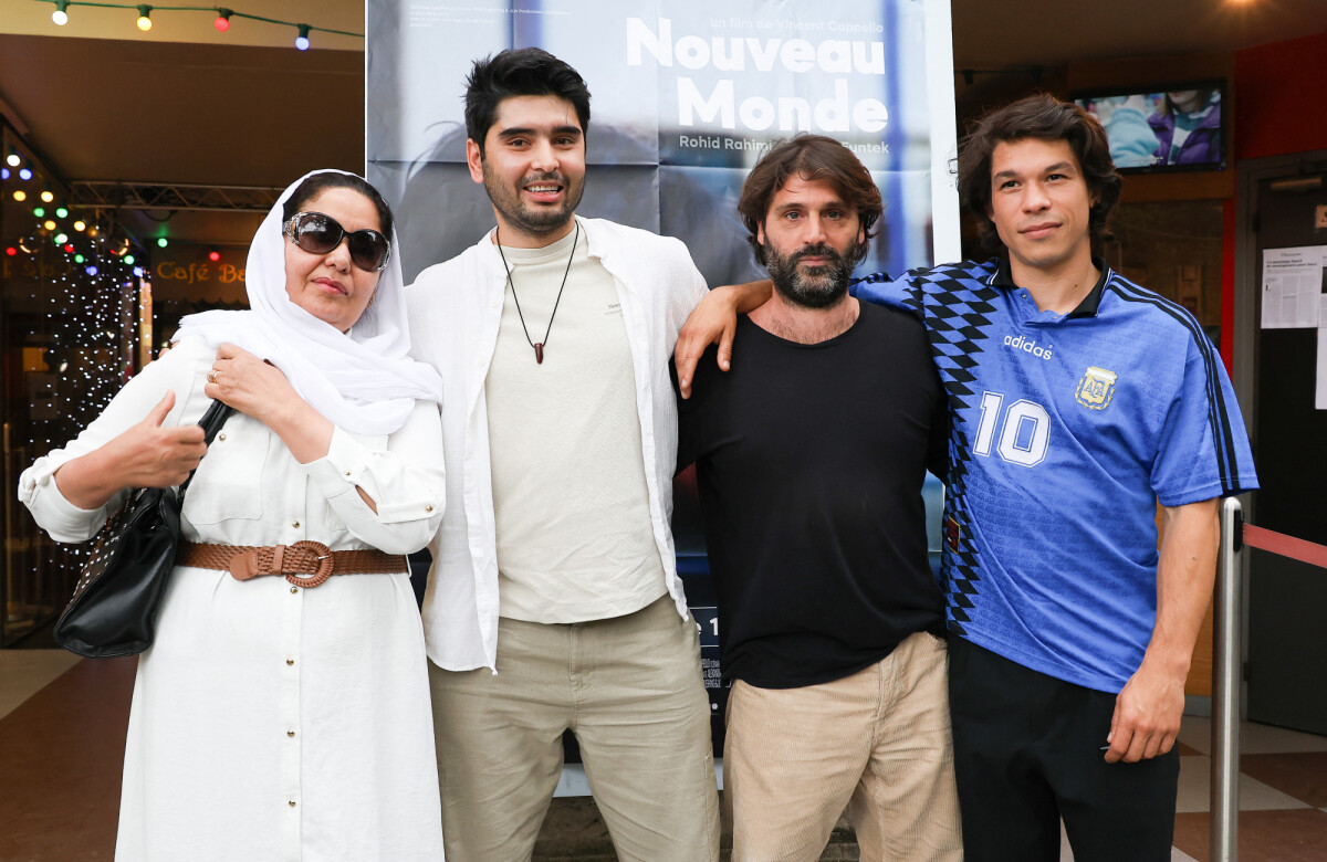 Photo : Rohid Rahimi avec sa mére, Vincent Cappello et Sandor Funtek ...