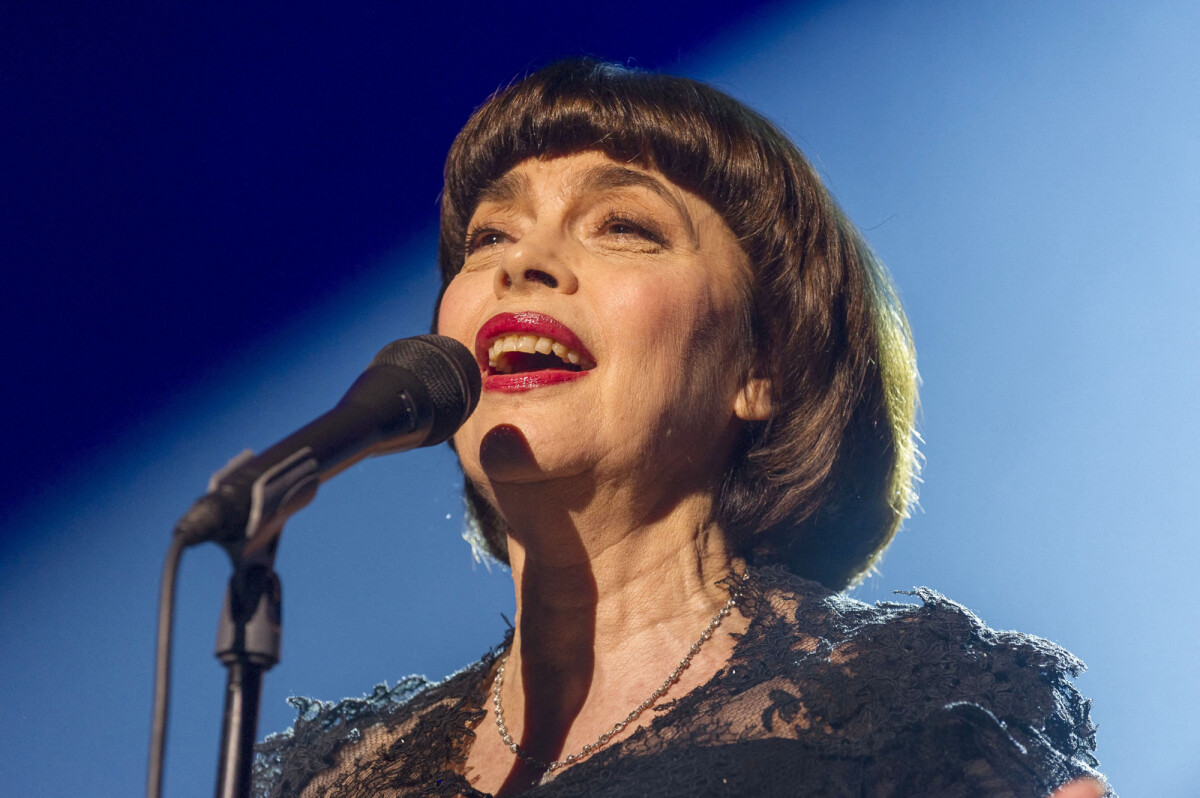 Photo : Concert de la chanteuse Mireille Mathieu au Cirque Royal a ...